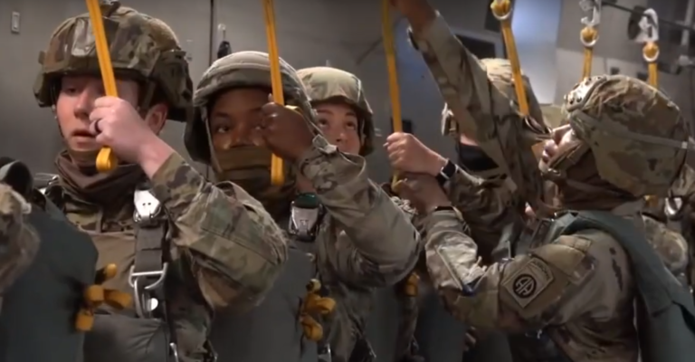 Incredible Video of All Female Flight Crew U.S. Air Force C 17 ...